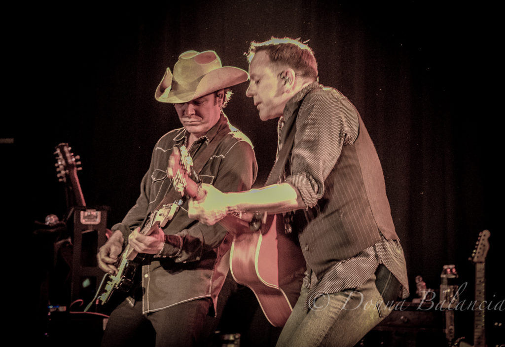 Kiefer Sutherland, Singer-Songwriter, Makes Success Out of Heartbreak ...