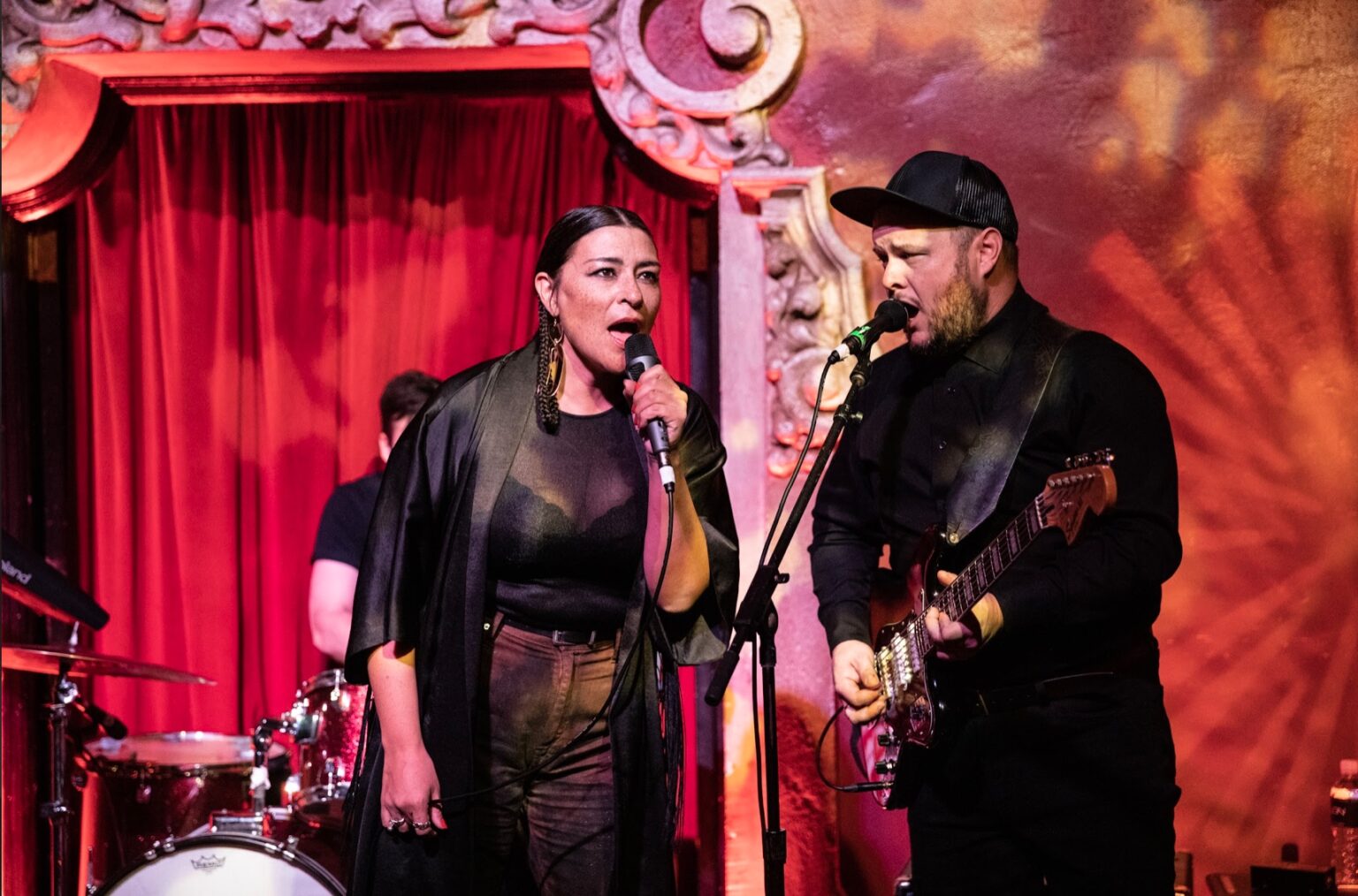 Elisapie Warms Hearts in Hollywood with Unique Yet Familiar Songs Off ...