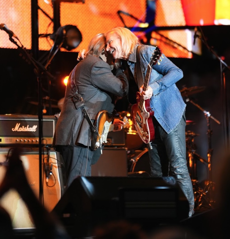 Joe Walsh, ELO and Friends Serve Hot Music on a Cool Night with VetsAid ...