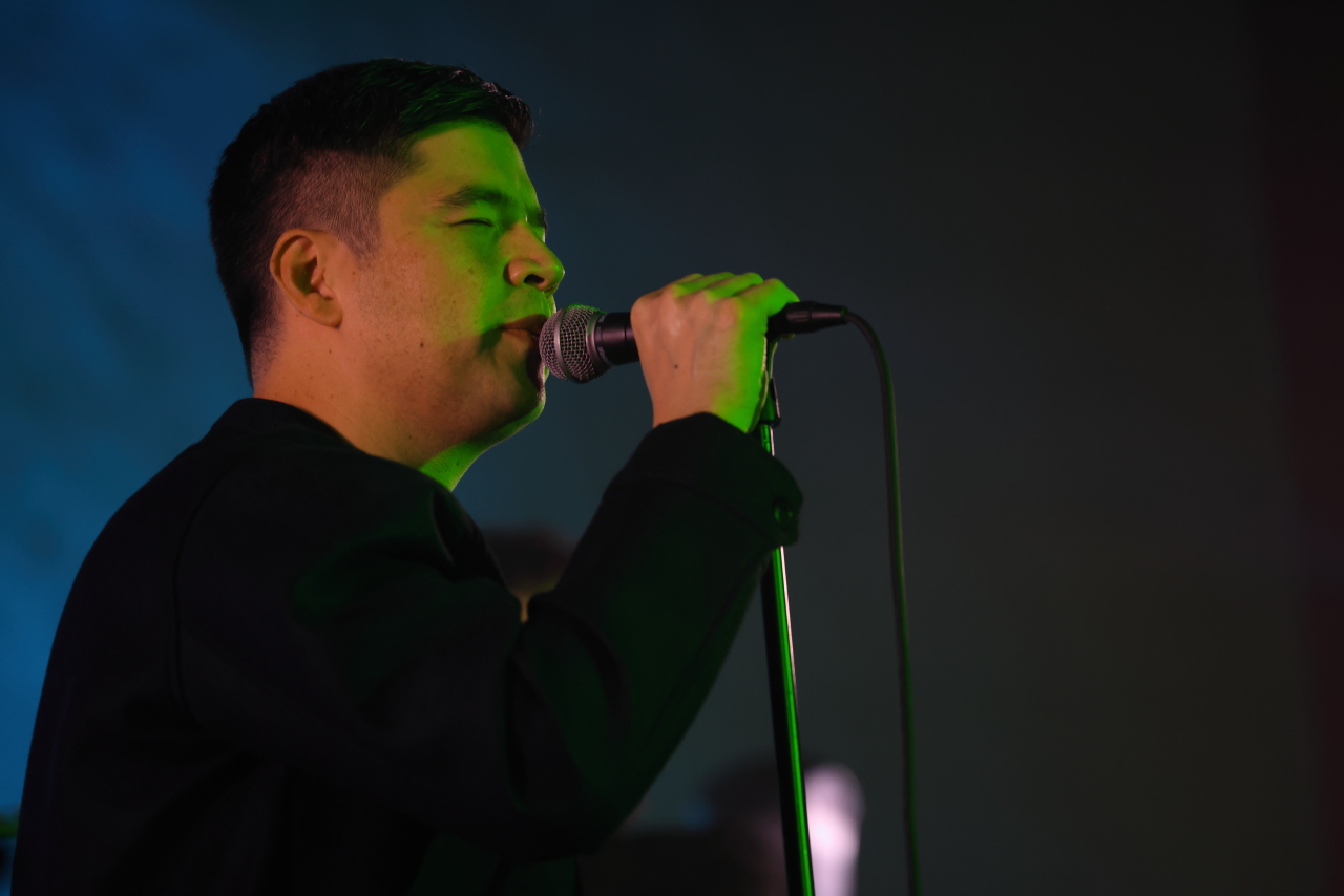 Joe Wong with Death Valley Girls Hit the Right Notes in Hollywood – US ...
