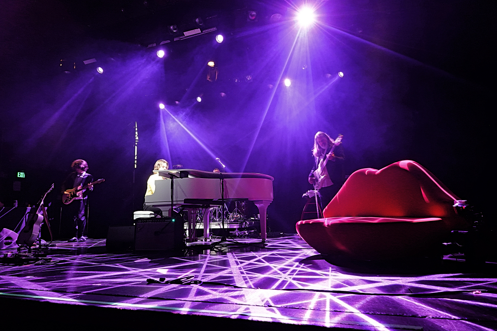 Børns Returns to the Stage with New Music and Gets Warm Welcome in Los ...