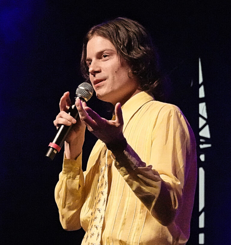 Børns Returns to the Stage with New Music and Gets Warm Welcome in Los ...