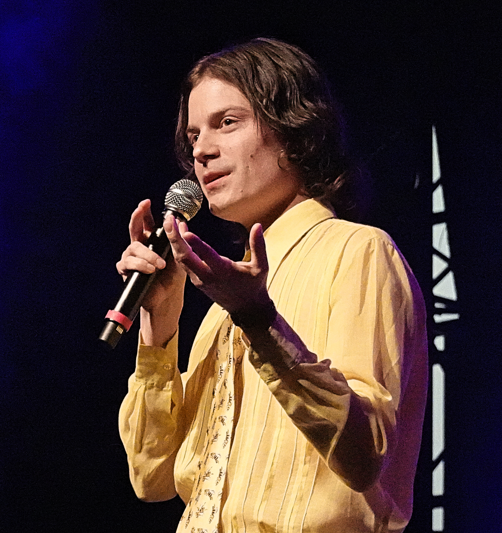 Børns Returns to the Stage with New Music and Gets Warm Welcome in Los ...